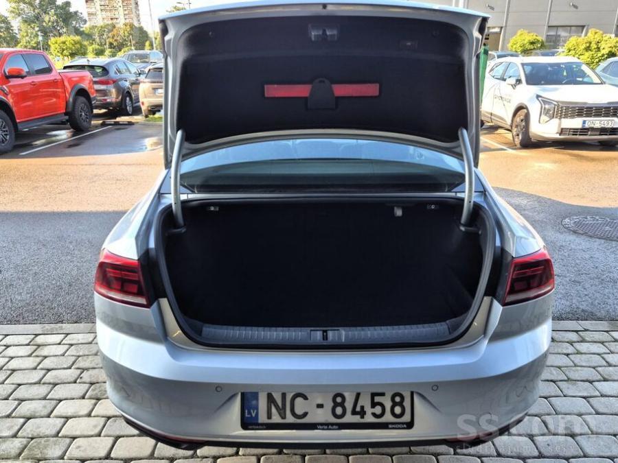 Pelēks Volkswagen Passat B8 2022 Rīga, ar dzinēja tilpumu 2.00 L un nobraukumu 121 tūkst. km par 18990 €, foto 26 vietnē AUTOMOTO.COM.LV