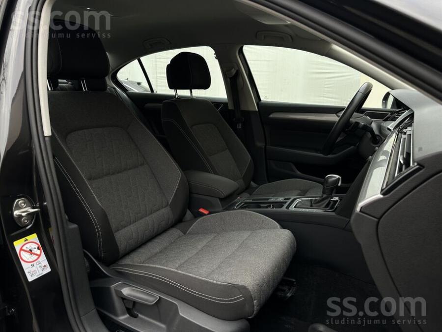 Pelēks Volkswagen Passat B8 2023 Rīga, ar dzinēja tilpumu 1.50 L un nobraukumu 56 tūkst. km par 22950 €, foto 18 vietnē AUTOMOTO.COM.LV
