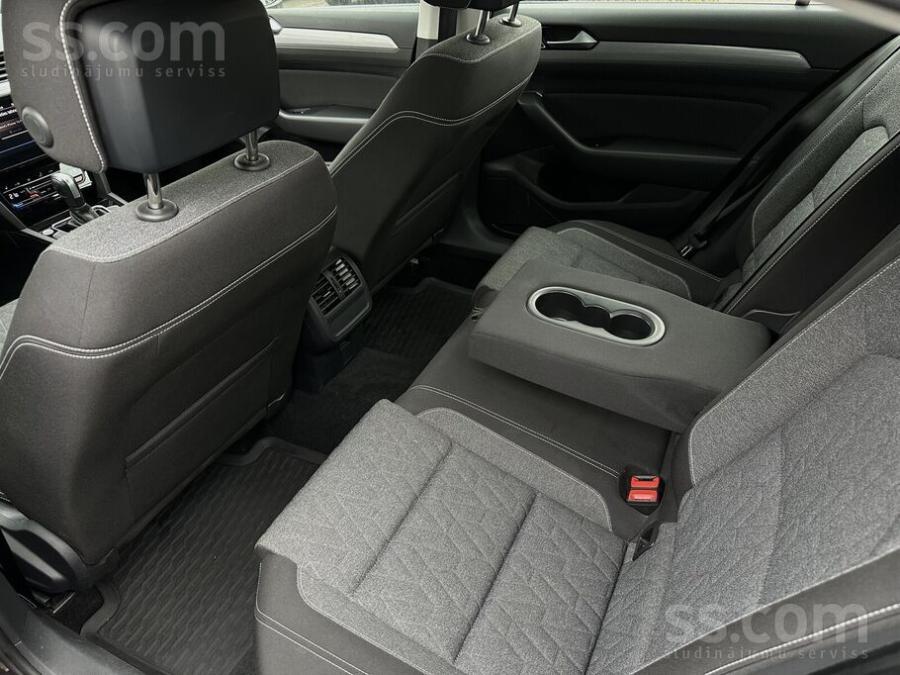 Pelēks Volkswagen Passat B8 2023 Rīga, ar dzinēja tilpumu 1.50 L un nobraukumu 56 tūkst. km par 22950 €, foto 21 vietnē AUTOMOTO.COM.LV