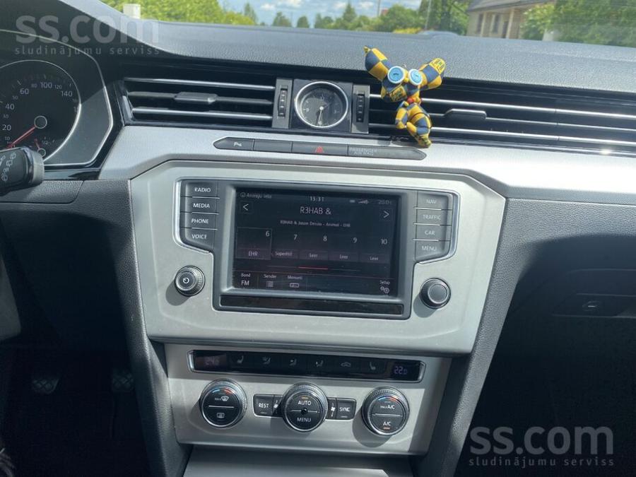 Grey Volkswagen Passat B8 2015 in Saldus, with an engine capacity of 2.00 L and mileage of 305 thousand km for 8599 €, photo 10 on AUTOMOTO.COM.LV
