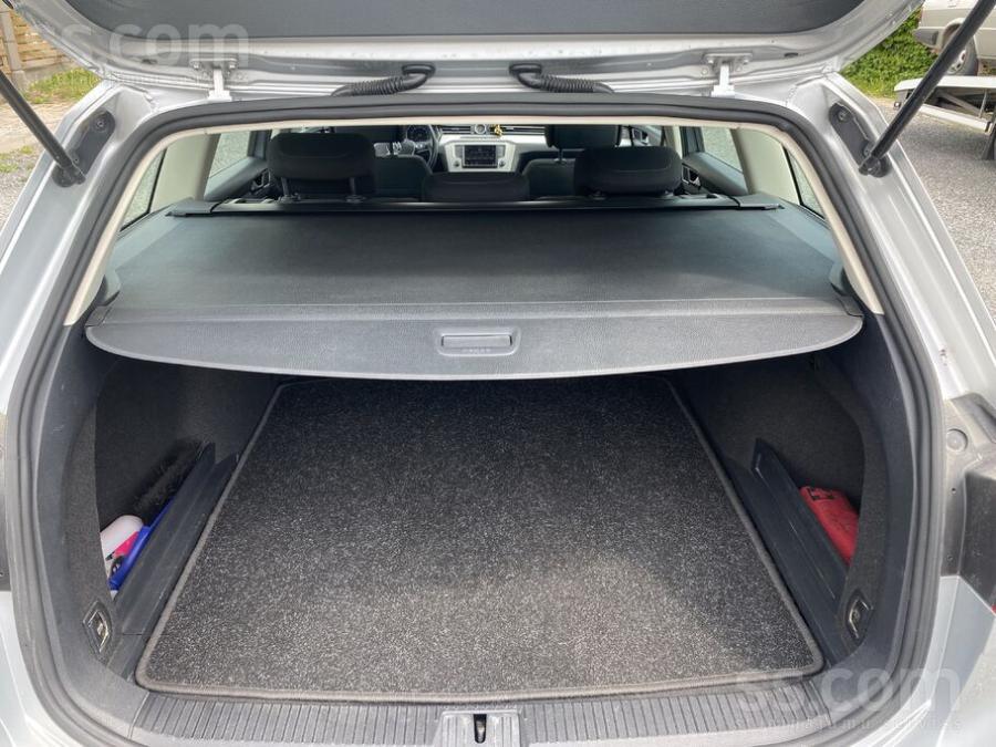 Grey Volkswagen Passat B8 2015 in Saldus, with an engine capacity of 2.00 L and mileage of 305 thousand km for 8599 €, photo 18 on AUTOMOTO.COM.LV