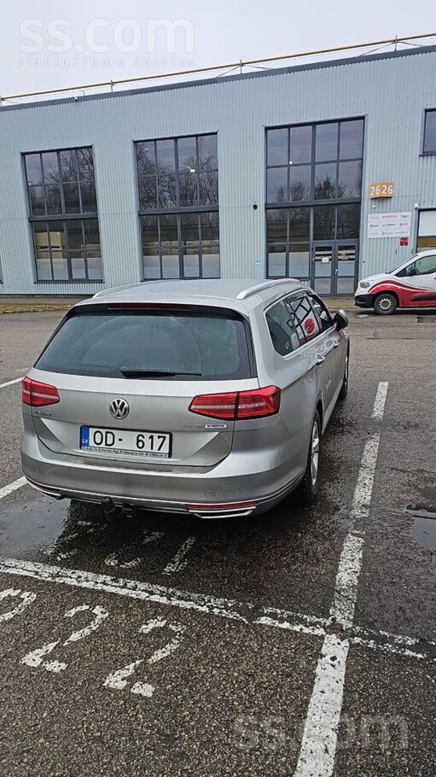 Grey Volkswagen Passat B8 2015 in Riga, with an engine capacity of 2.00 L and mileage of 292 thousand km for 6500 €, photo 4 on AUTOMOTO.COM.LV