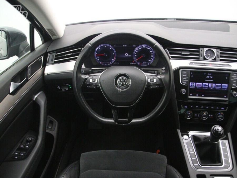 Pelēks Volkswagen Passat B8 2015 Viļņa, ar dzinēja tilpumu 1.60 L un nobraukumu 214 tūkst. km par 10399 €, foto 17 vietnē AUTOMOTO.COM.LV