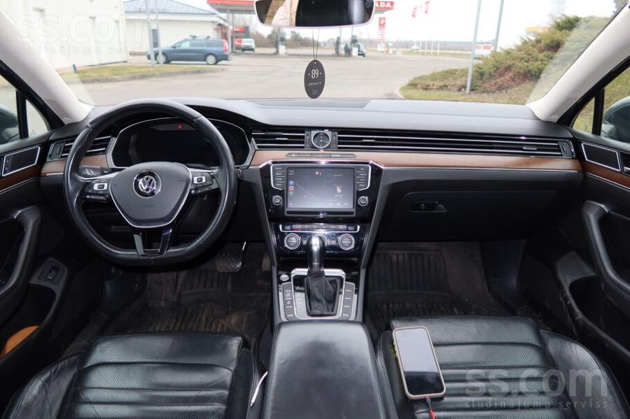 Grey Volkswagen Passat B8 2015 in Riga, with an engine capacity of 2.00 L and mileage of 363 thousand km for 9800 €, photo 8 on AUTOMOTO.COM.LV