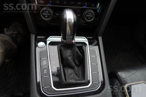Grey Volkswagen Passat B8 2015 in Riga, with an engine capacity of 2.00 L and mileage of 363 thousand km for 9800 €, photo 12 on AUTOMOTO.COM.LV