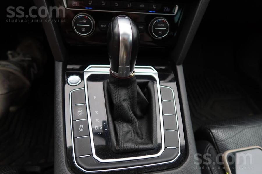Grey Volkswagen Passat B8 2015 in Riga, with an engine capacity of 2.00 L and mileage of 363 thousand km for 9800 €, photo 12 on AUTOMOTO.COM.LV