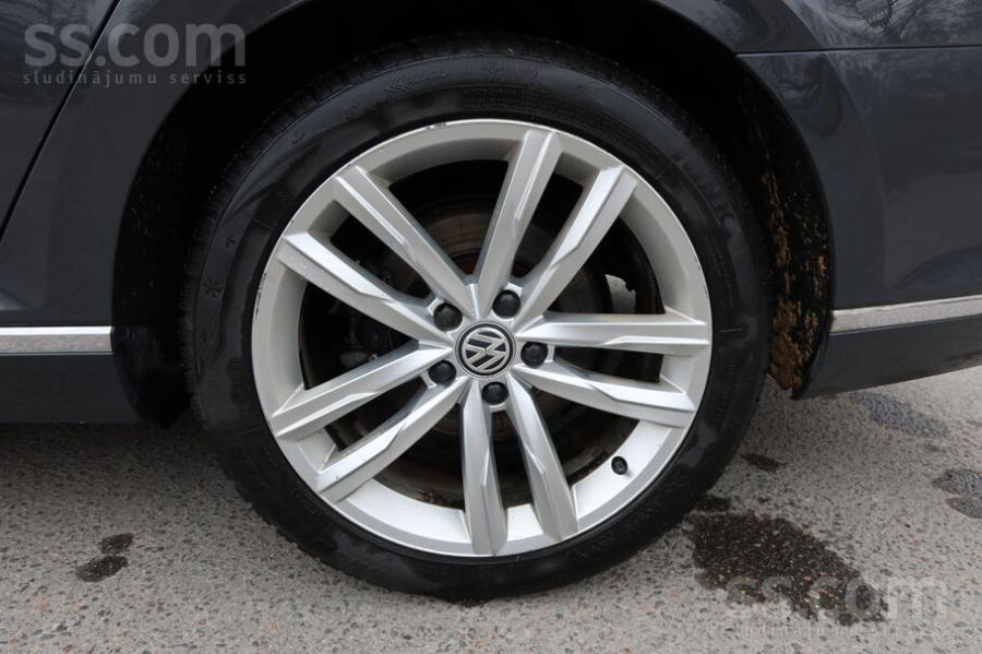 Grey Volkswagen Passat B8 2015 in Riga, with an engine capacity of 2.00 L and mileage of 363 thousand km for 9800 €, photo 14 on AUTOMOTO.COM.LV