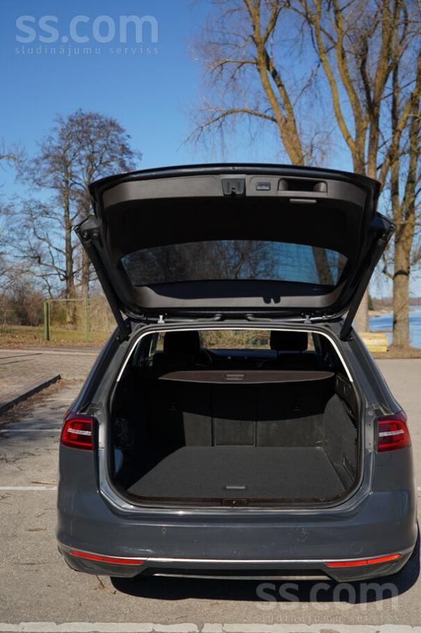 Grey Volkswagen Passat B8 2015 in Riga, with an engine capacity of 2.00 L and mileage of 175 thousand km for 11950 €, photo 5 on AUTOMOTO.COM.LV