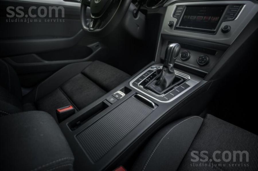 Grey Volkswagen Passat B8 2015 in Riga, with an engine capacity of 2.00 L and mileage of 286 thousand km for 7450 €, photo 12 on AUTOMOTO.COM.LV