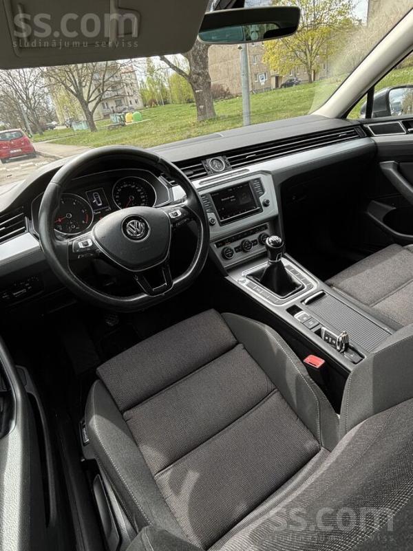 Grey Volkswagen Passat B8 2015 in Riga, with an engine capacity of 1.60 L and mileage of 297 thousand km for 6700 €, photo 5 on AUTOMOTO.COM.LV
