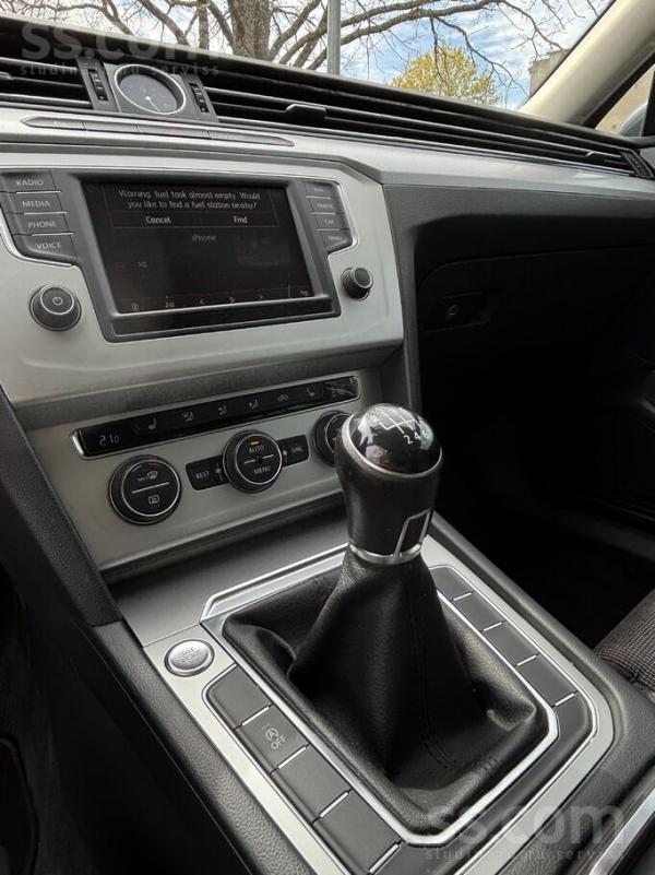 Grey Volkswagen Passat B8 2015 in Riga, with an engine capacity of 1.60 L and mileage of 297 thousand km for 6700 €, photo 9 on AUTOMOTO.COM.LV