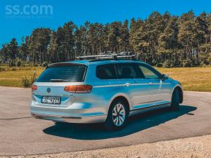 Grey Volkswagen Passat B8 2015 in Riga, with an engine capacity of 2.00 L and mileage of 259 thousand km for 8500 €, photo 3 on AUTOMOTO.COM.LV
