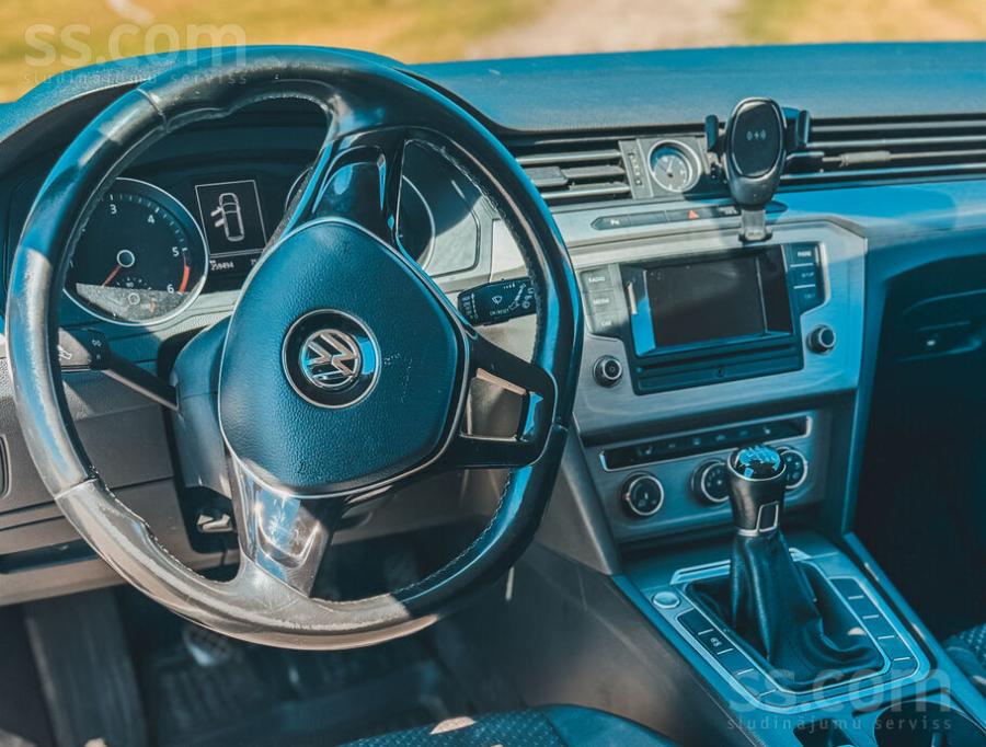 Grey Volkswagen Passat B8 2015 in Riga, with an engine capacity of 2.00 L and mileage of 259 thousand km for 8500 €, photo 15 on AUTOMOTO.COM.LV