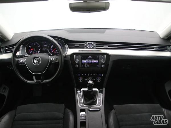 Pelēks Volkswagen Passat B8 2015 Viļņa, ar dzinēja tilpumu 1.40 L un nobraukumu 201 tūkst. km par 9999 €, foto 2 vietnē AUTOMOTO.COM.LV