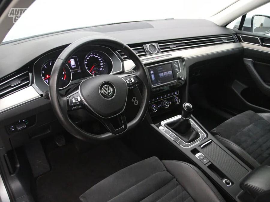 Pelēks Volkswagen Passat B8 2015 Viļņa, ar dzinēja tilpumu 1.40 L un nobraukumu 201 tūkst. km par 9999 €, foto 17 vietnē AUTOMOTO.COM.LV