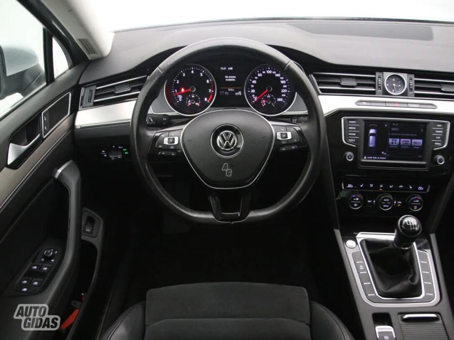 Pelēks Volkswagen Passat B8 2015 Viļņa, ar dzinēja tilpumu 1.40 L un nobraukumu 201 tūkst. km par 9999 €, foto 18 vietnē AUTOMOTO.COM.LV