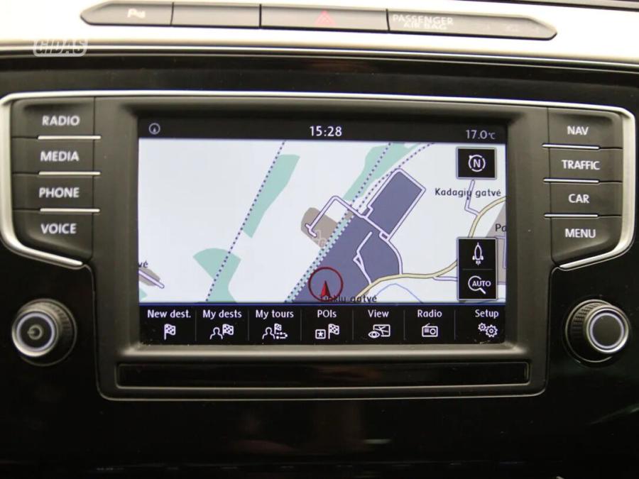 Pelēks Volkswagen Passat B8 2015 Viļņa, ar dzinēja tilpumu 1.40 L un nobraukumu 201 tūkst. km par 9999 €, foto 25 vietnē AUTOMOTO.COM.LV