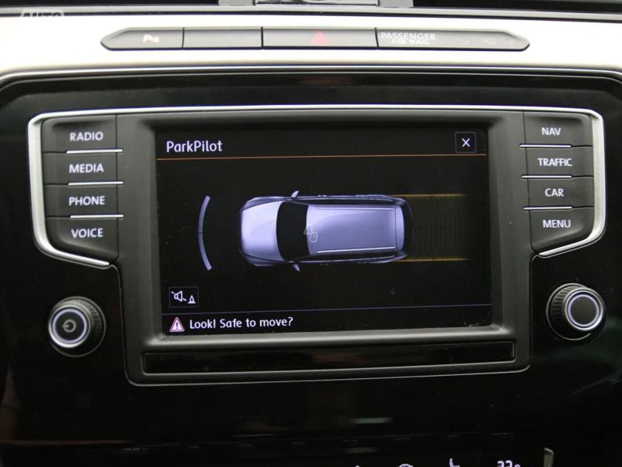 Pelēks Volkswagen Passat B8 2015 Viļņa, ar dzinēja tilpumu 1.40 L un nobraukumu 201 tūkst. km par 9999 €, foto 26 vietnē AUTOMOTO.COM.LV