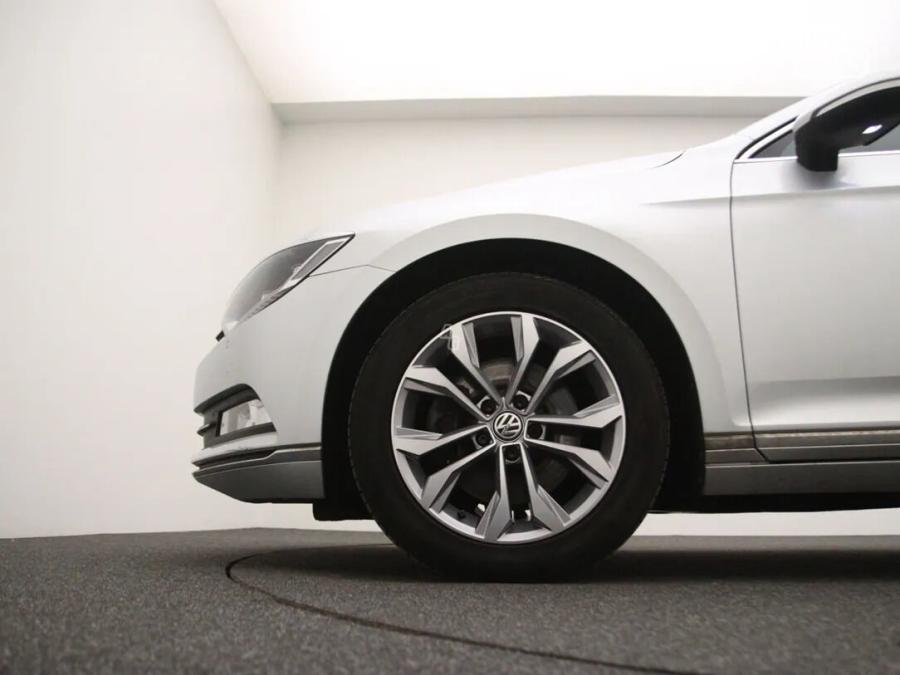 Pelēks Volkswagen Passat B8 2015 Viļņa, ar dzinēja tilpumu 1.40 L un nobraukumu 201 tūkst. km par 9999 €, foto 29 vietnē AUTOMOTO.COM.LV