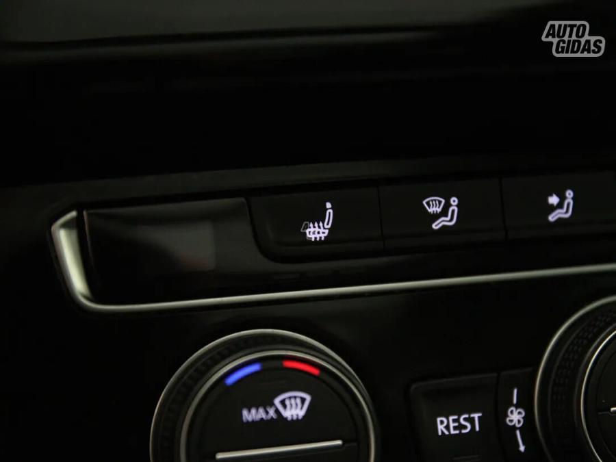 Pelēks Volkswagen Passat B8 2015 Viļņa, ar dzinēja tilpumu 1.40 L un nobraukumu 201 tūkst. km par 9999 €, foto 31 vietnē AUTOMOTO.COM.LV