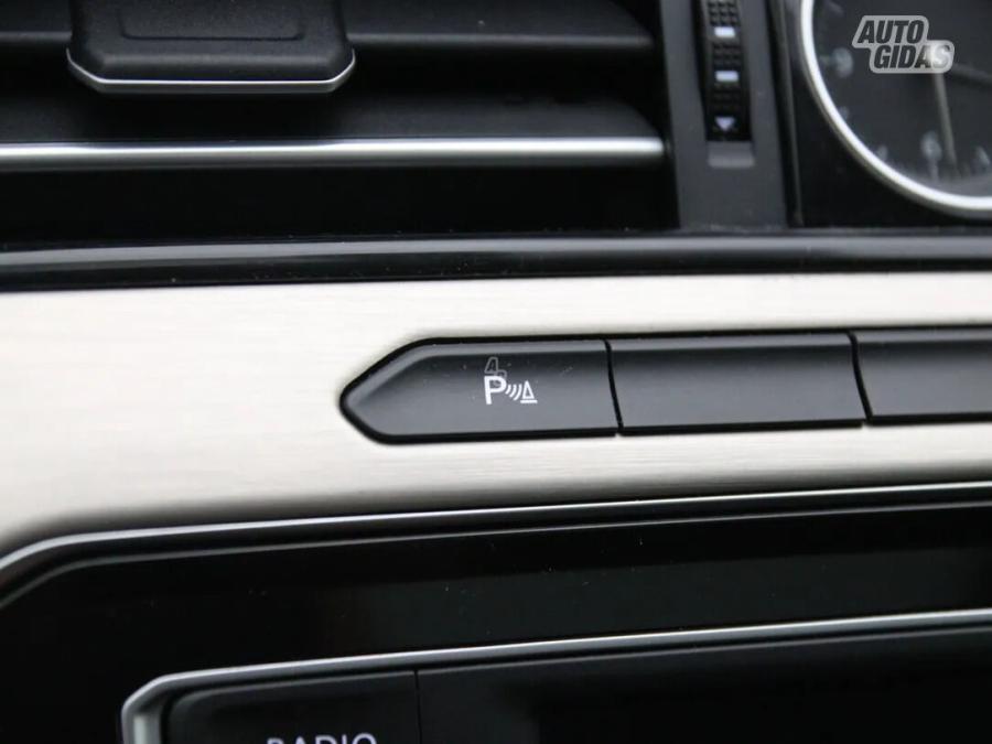 Pelēks Volkswagen Passat B8 2015 Viļņa, ar dzinēja tilpumu 1.40 L un nobraukumu 201 tūkst. km par 9999 €, foto 32 vietnē AUTOMOTO.COM.LV