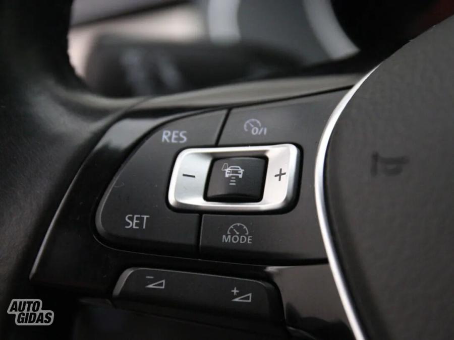 Pelēks Volkswagen Passat B8 2015 Viļņa, ar dzinēja tilpumu 1.40 L un nobraukumu 201 tūkst. km par 9999 €, foto 33 vietnē AUTOMOTO.COM.LV