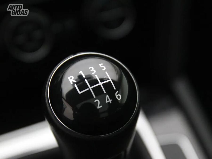 Pelēks Volkswagen Passat B8 2015 Viļņa, ar dzinēja tilpumu 1.40 L un nobraukumu 201 tūkst. km par 9999 €, foto 34 vietnē AUTOMOTO.COM.LV
