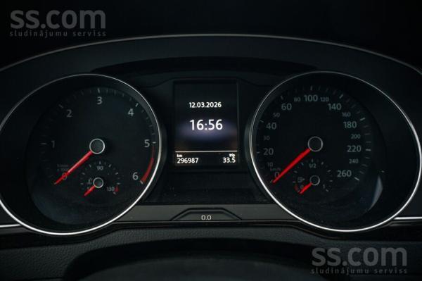 Grey Volkswagen Passat B8 2015 in Riga, with an engine capacity of 2.00 L and mileage of 296 thousand km for 7590 €, photo 10 on AUTOMOTO.COM.LV