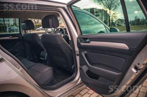 Pelēks Volkswagen Passat B8 2015 Rīga, ar dzinēja tilpumu 2.00 L un nobraukumu 296 tūkst. km par 7590 €, foto 15 vietnē AUTOMOTO.COM.LV