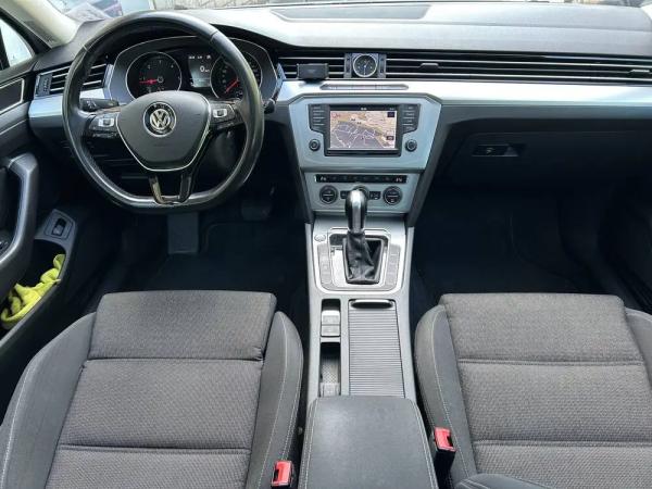Grey Volkswagen Passat B8 2015 in Limbazi, with an engine capacity of 2.00 L and mileage of 268 thousand km for 9250 €, photo 7 on AUTOMOTO.COM.LV