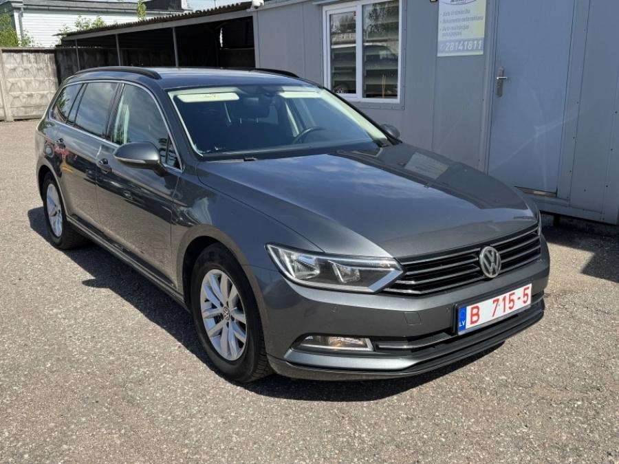 Grey Volkswagen Passat B8 2015 in Riga, with an engine capacity of 2.00 L and mileage of 307 thousand km for 7990 €, photo 1 on AUTOMOTO.COM.LV