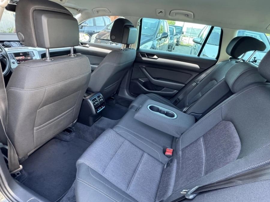 Grey Volkswagen Passat B8 2015 in Riga, with an engine capacity of 2.00 L and mileage of 307 thousand km for 7990 €, photo 3 on AUTOMOTO.COM.LV