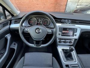 Grey Volkswagen Passat B8 2015 in Riga, with an engine capacity of 2.00 L and mileage of 307 thousand km for 7990 €, photo 6 on AUTOMOTO.COM.LV