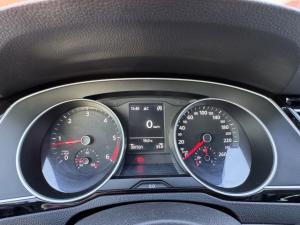 Grey Volkswagen Passat B8 2015 in Riga, with an engine capacity of 2.00 L and mileage of 307 thousand km for 7990 €, photo 8 on AUTOMOTO.COM.LV