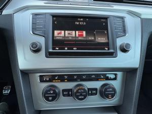 Grey Volkswagen Passat B8 2015 in Riga, with an engine capacity of 2.00 L and mileage of 307 thousand km for 7990 €, photo 9 on AUTOMOTO.COM.LV