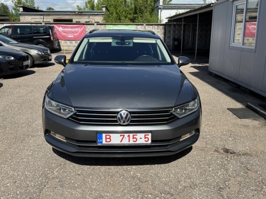 Grey Volkswagen Passat B8 2015 in Riga, with an engine capacity of 2.00 L and mileage of 307 thousand km for 7990 €, photo 15 on AUTOMOTO.COM.LV