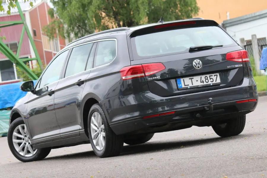Pelēks Volkswagen Passat B8 2015 Rīga, ar dzinēja tilpumu 2.00 L un nobraukumu 268 tūkst. km par 6990 €, foto 5 vietnē AUTOMOTO.COM.LV