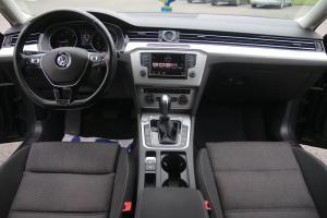 Pelēks Volkswagen Passat B8 2015 Rīga, ar dzinēja tilpumu 2.00 L un nobraukumu 268 tūkst. km par 6990 €, foto 6 vietnē AUTOMOTO.COM.LV