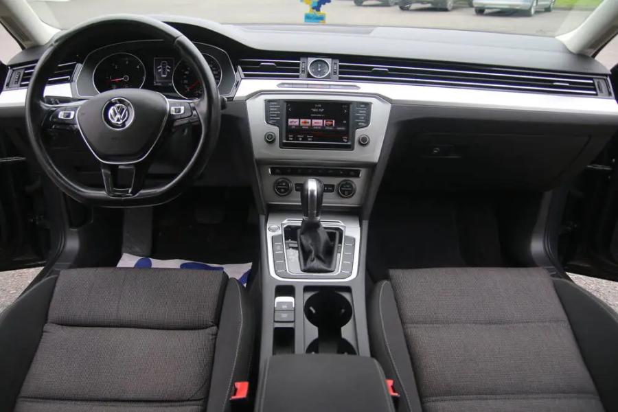 Pelēks Volkswagen Passat B8 2015 Rīga, ar dzinēja tilpumu 2.00 L un nobraukumu 268 tūkst. km par 6990 €, foto 6 vietnē AUTOMOTO.COM.LV