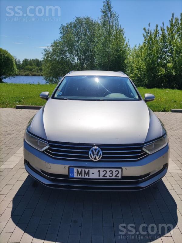Grey Volkswagen Passat B8 2015 in Daugavpils, with an engine capacity of 2.00 L and mileage of 393 thousand km for 5850 €, photo 3 on AUTOMOTO.COM.LV
