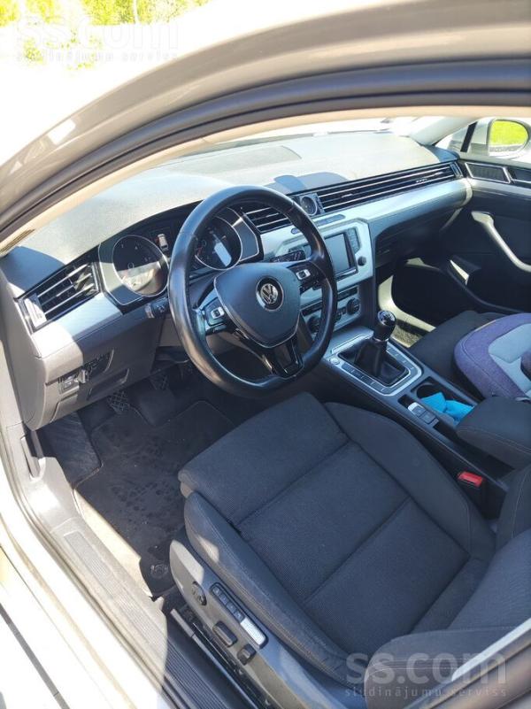 Grey Volkswagen Passat B8 2015 in Daugavpils, with an engine capacity of 2.00 L and mileage of 393 thousand km for 5850 €, photo 4 on AUTOMOTO.COM.LV