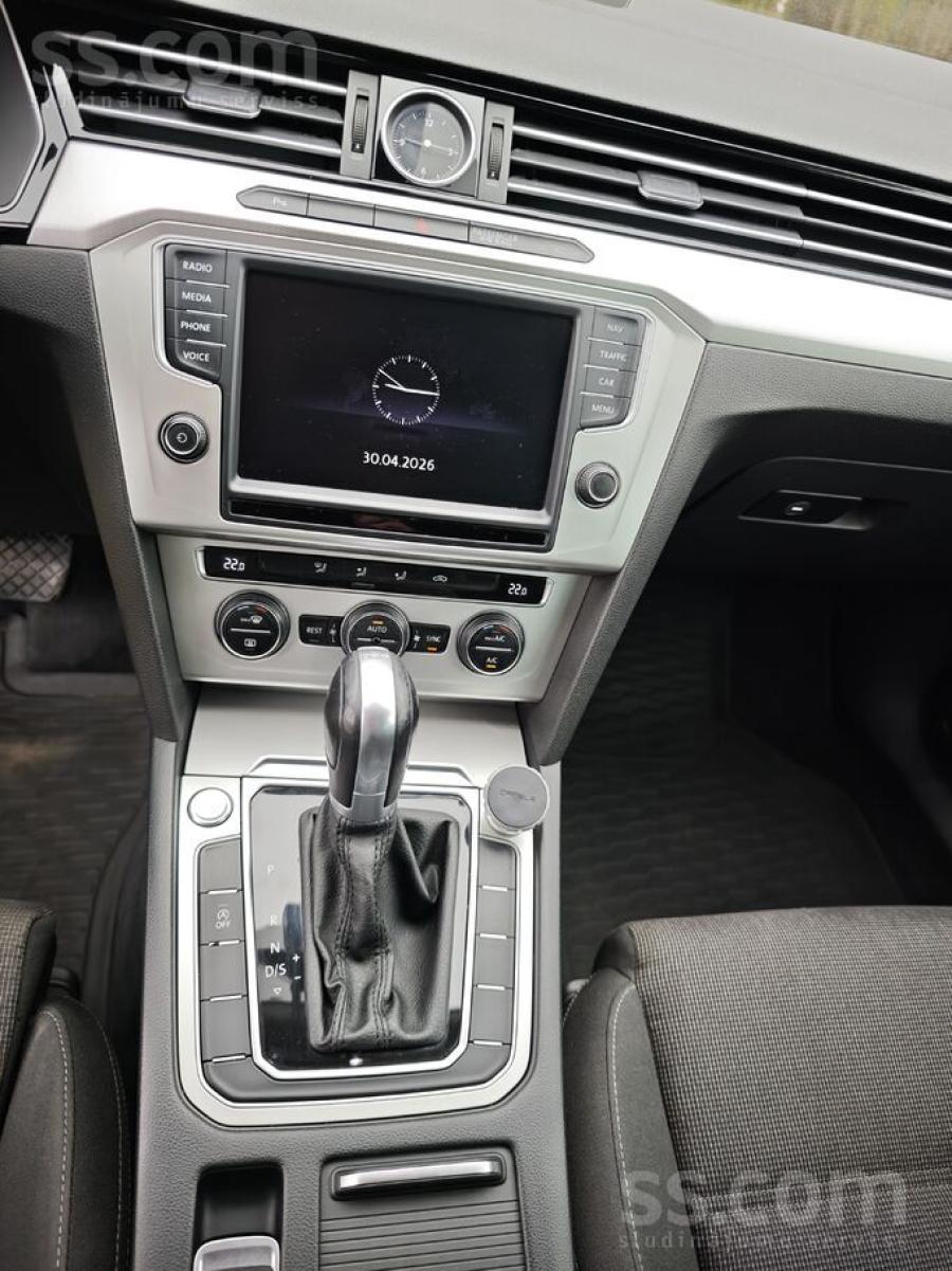 Pelēks Volkswagen Passat B8 2015 Cēsis, ar dzinēja tilpumu 2.00 L un nobraukumu 460 tūkst. km par 3800 €, foto 13 vietnē AUTOMOTO.COM.LV