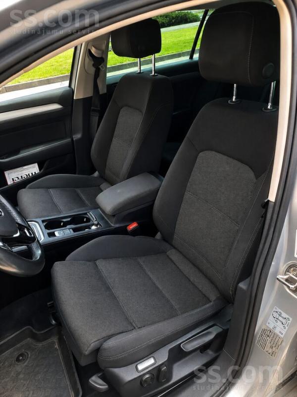 Grey Volkswagen Passat B8 2015 in Riga, with an engine capacity of 2.00 L and mileage of 267 thousand km for 8700 €, photo 5 on AUTOMOTO.COM.LV