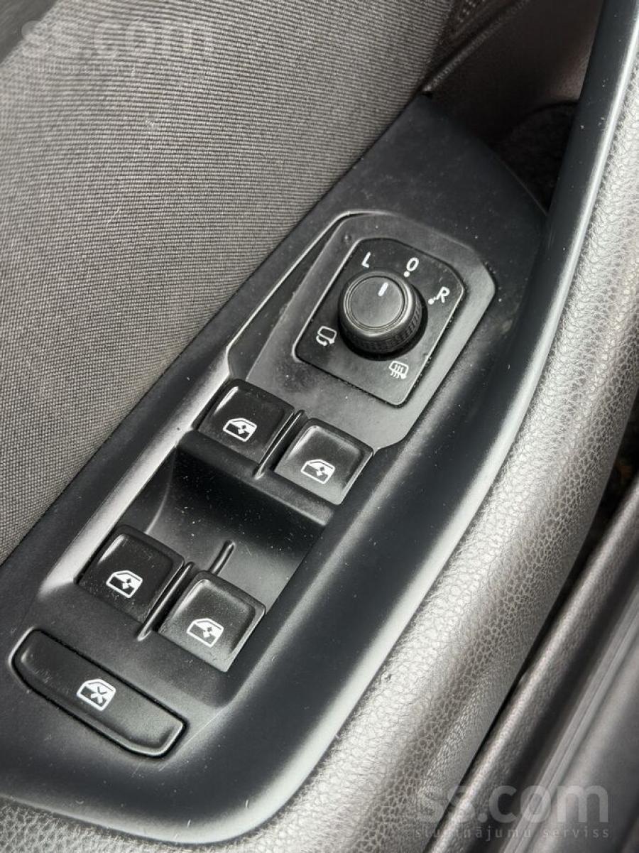 Grey Volkswagen Passat B8 2015 in Cesis, with an engine capacity of 2.00 L and mileage of 0 thousand km for 7950 €, photo 21 on AUTOMOTO.COM.LV