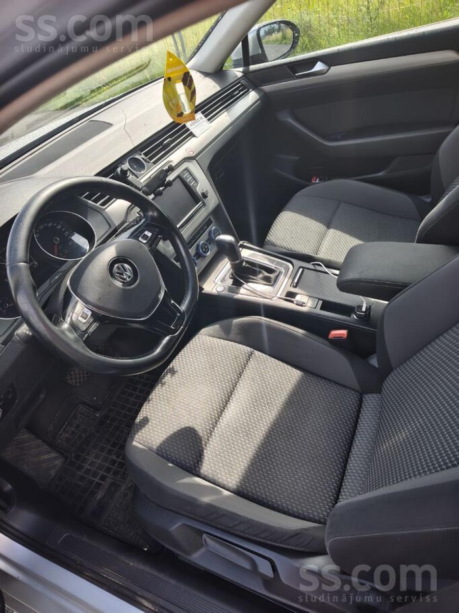 Grey Volkswagen Passat B8 2015 in Riga, with an engine capacity of 1.60 L and mileage of 420 thousand km for 6400 €, photo 10 on AUTOMOTO.COM.LV