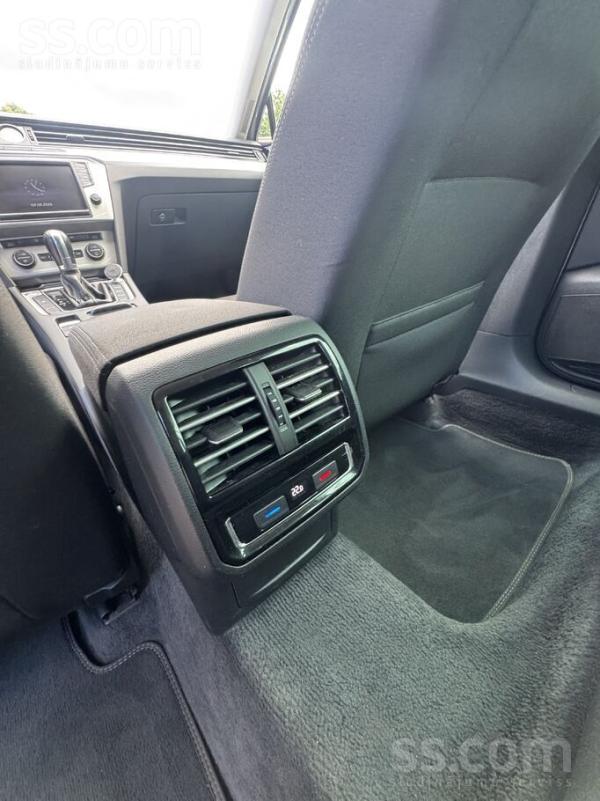 Grey Volkswagen Passat B8 2015 in Riga, with an engine capacity of 2.00 L and mileage of 465 thousand km for 5890 €, photo 9 on AUTOMOTO.COM.LV