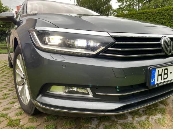 Grey Volkswagen Passat B8 2015 in Valmiera, with an engine capacity of 1.60 L and mileage of 299 thousand km for 9500 €, photo 7 on AUTOMOTO.COM.LV