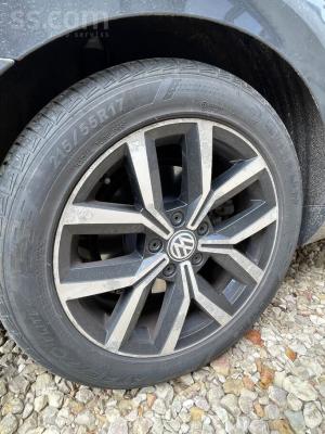 Grey Volkswagen Passat B8 2015 in Riga, with an engine capacity of 2.00 L and mileage of 325 thousand km for 8250 €, photo 8 on AUTOMOTO.COM.LV