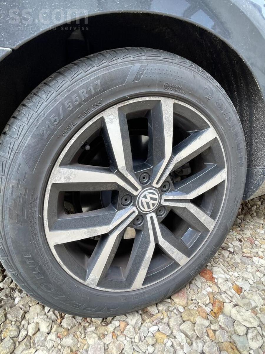 Grey Volkswagen Passat B8 2015 in Riga, with an engine capacity of 2.00 L and mileage of 325 thousand km for 8250 €, photo 8 on AUTOMOTO.COM.LV
