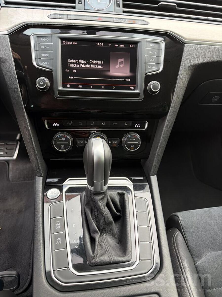 Pelēks Volkswagen Passat B8 2015 Rīga, ar dzinēja tilpumu 2.00 L un nobraukumu 266 tūkst. km par 9200 €, foto 11 vietnē AUTOMOTO.COM.LV